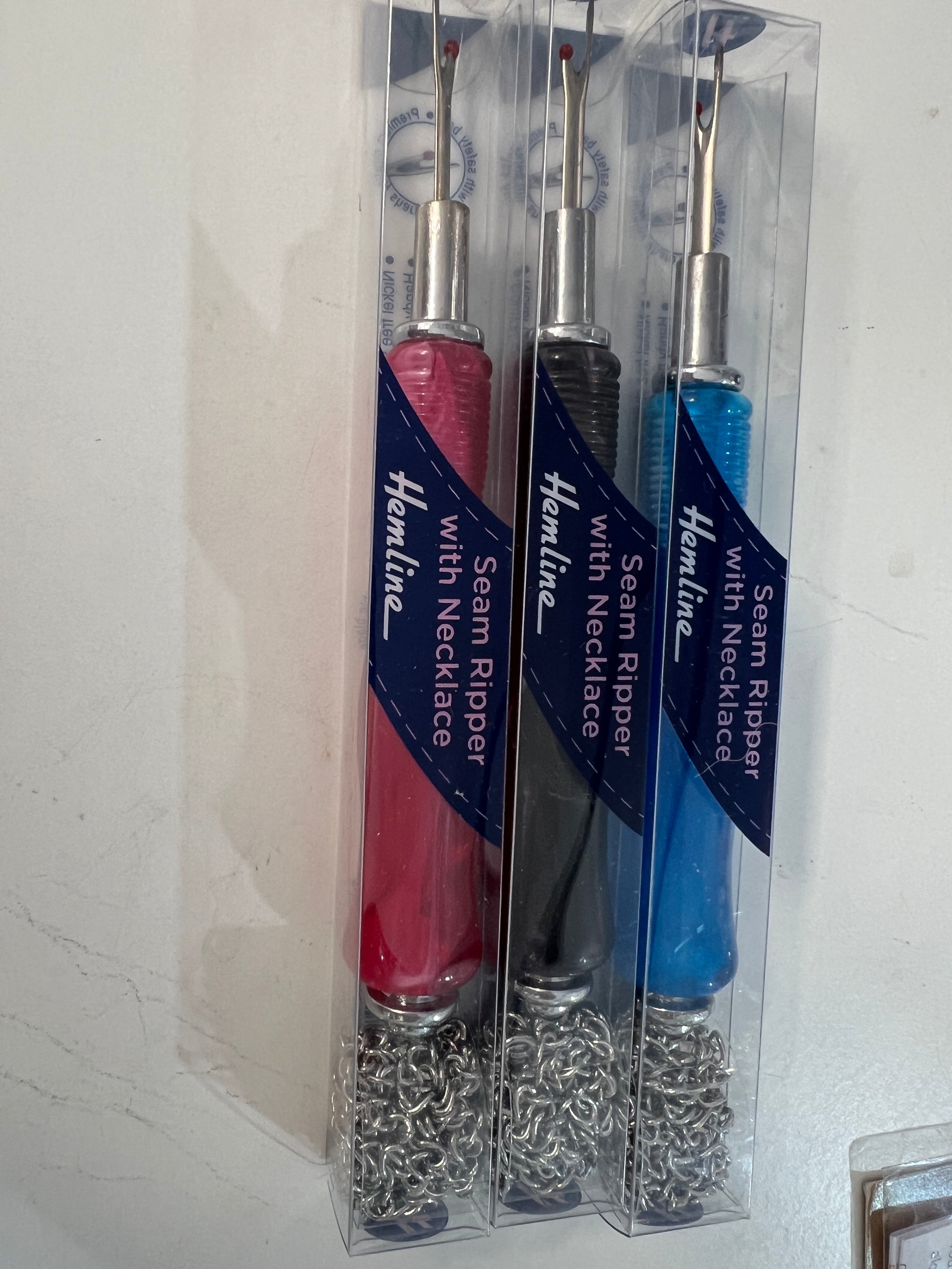 HEM LINE SEAM RIPPER WITH MAGNETIC NECKLACE CHAIN – Crafteethreads